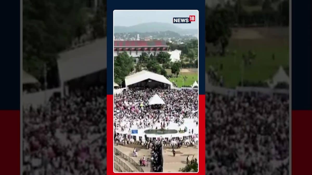 Assam: Fans Gather In Guwahati To Pay Their Last Respects To Beloved Singer Zubeen Garg | N18S
