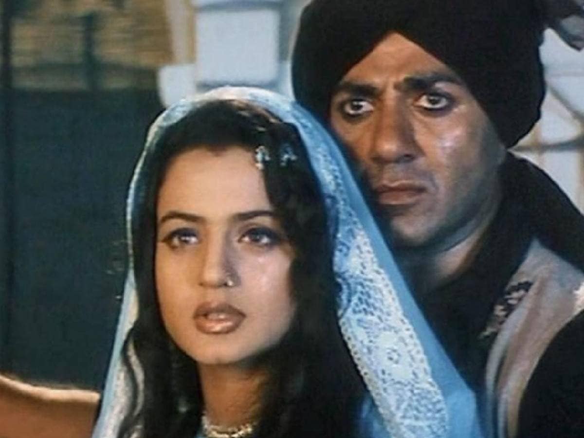 Lyricist Wept Over Script, Wrote 16-Stanza Song For This Film That Rewrote Box Office Records