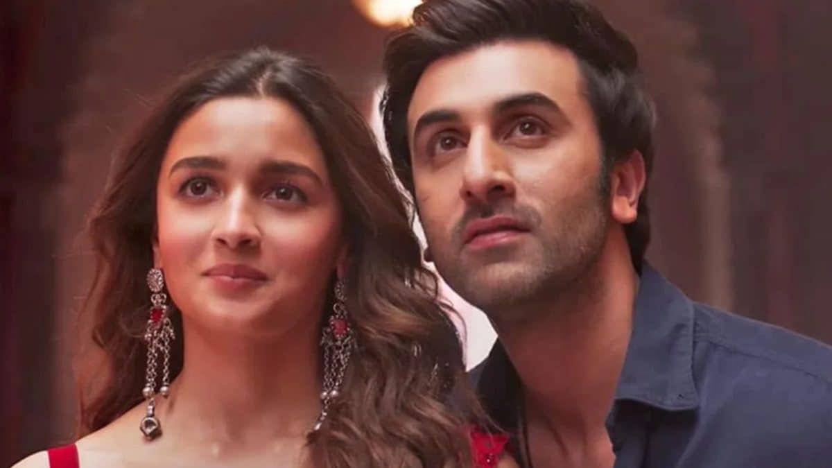 Alia Bhatt Marks 3 Years Of Brahmastra, Shares Romantic Portraits With ...