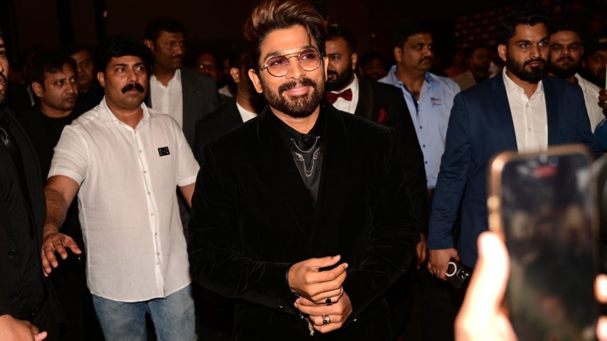 Allu Arjun Steals The Show At SIIMA 2025 Dubai In Dapper Black Look ...