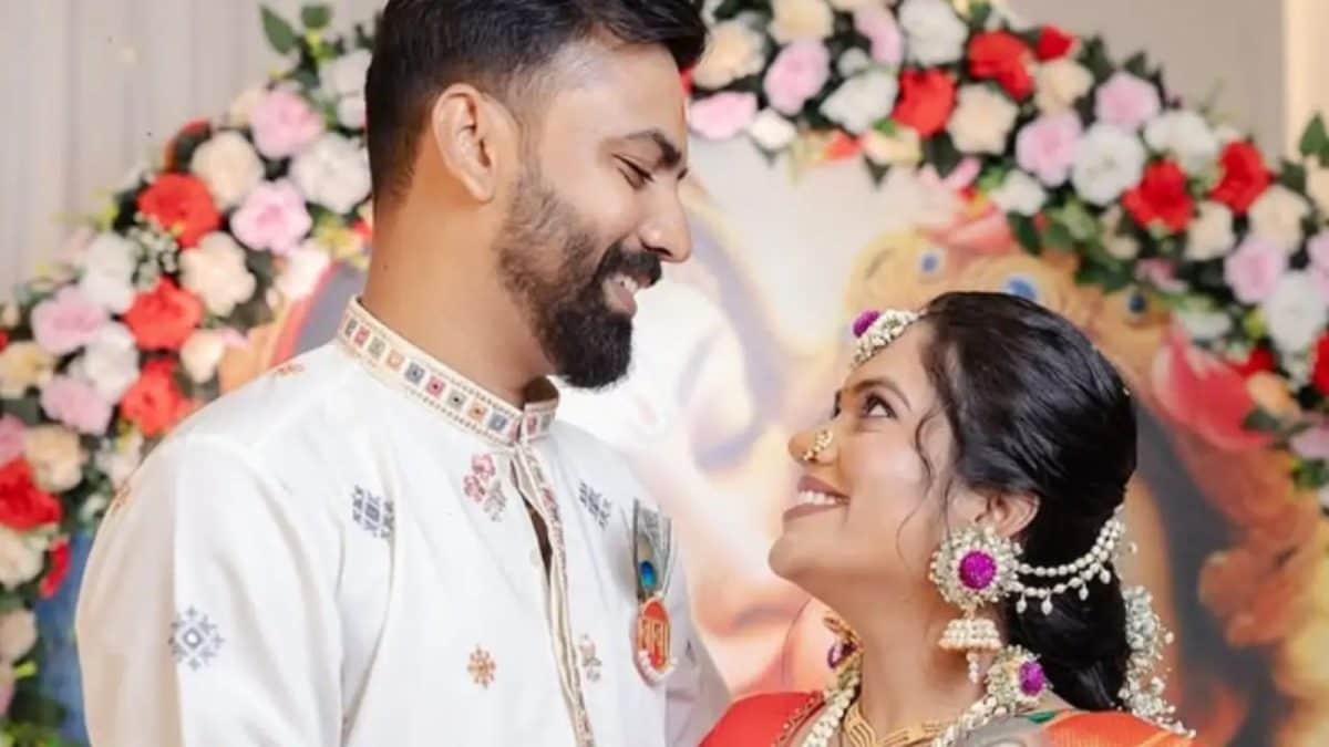 Indian Idol Fame Sayli Kamble Expecting First Child With Husband Dhawal ...