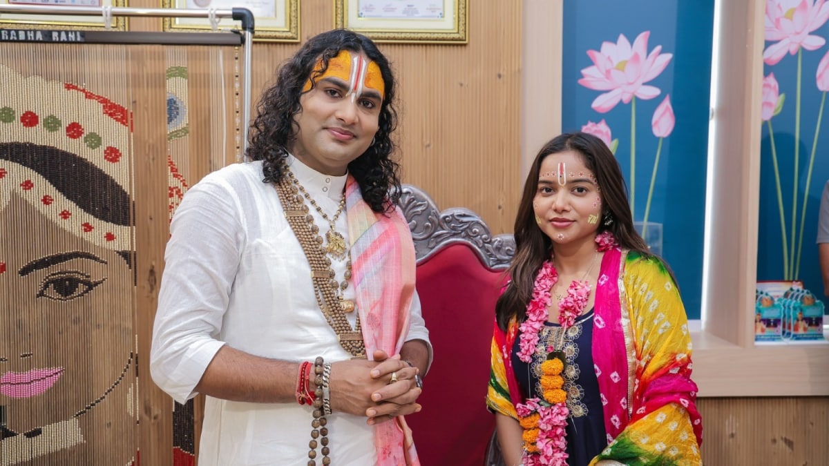 Aniruddhacharya Shares Photos With Manisha Rani From Ashram Visit, See ...