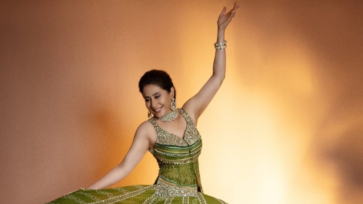 Urmila Matondkar, In An Emerald Green Lehenga, Is Ready For Dandiya ...