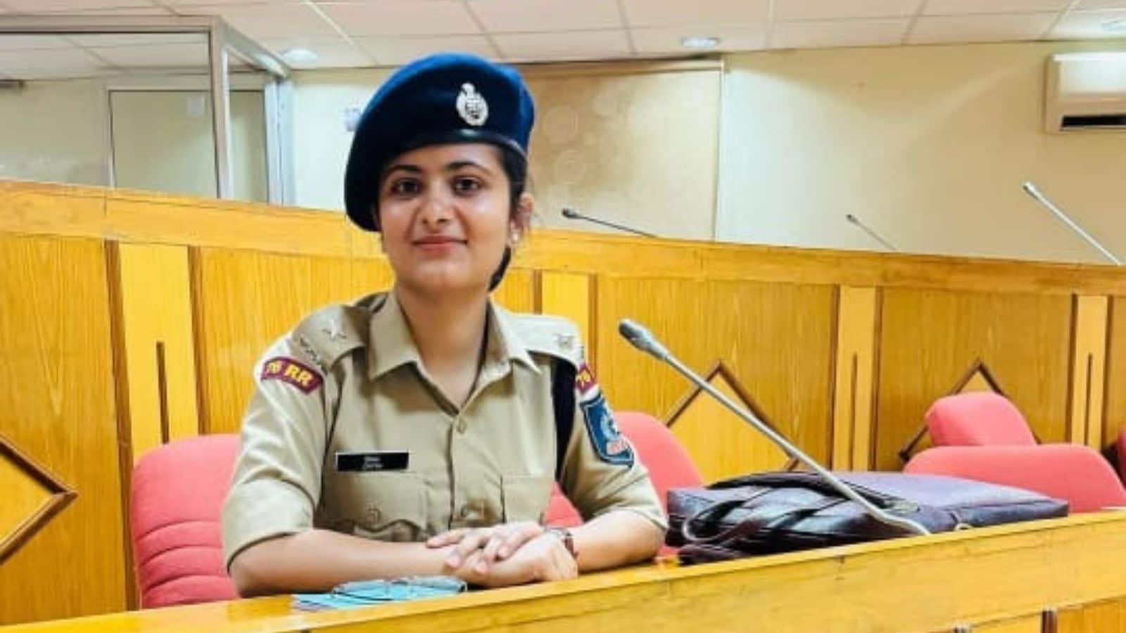Lost Father At A Young Age, Mother Worked As Labourer: Know IPS Divya ...