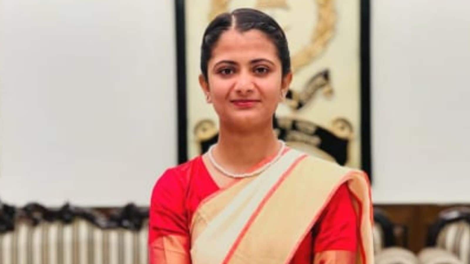 Lost Father At A Young Age, Mother Worked As Labourer: Know IPS Divya ...