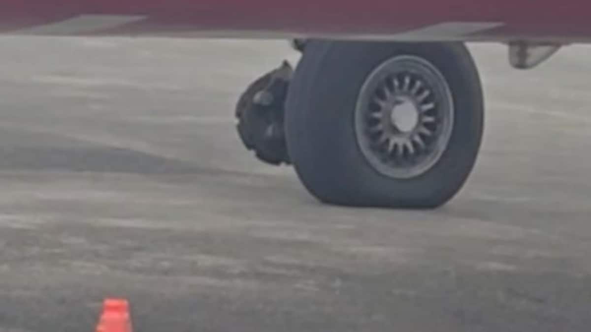SpiceJet Flight Makes Emergency Landing In Mumbai After Wheel Falls Off ...
