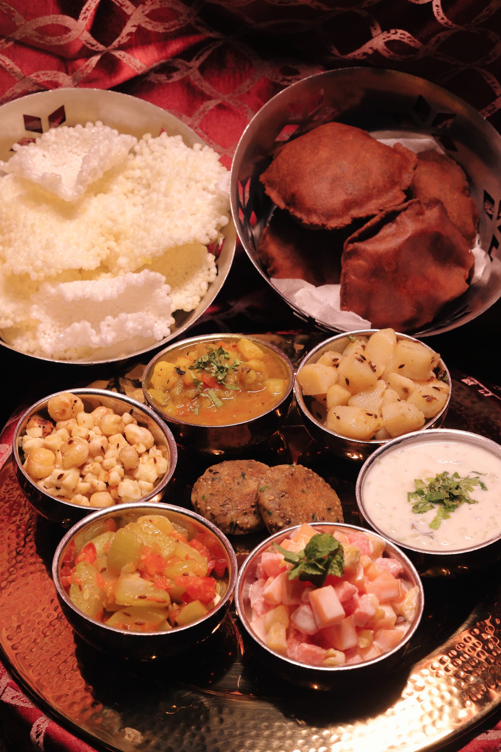 Navratri 2025 Food Guide: Best Satvik Thalis, Vrat Menus And Festive ...
