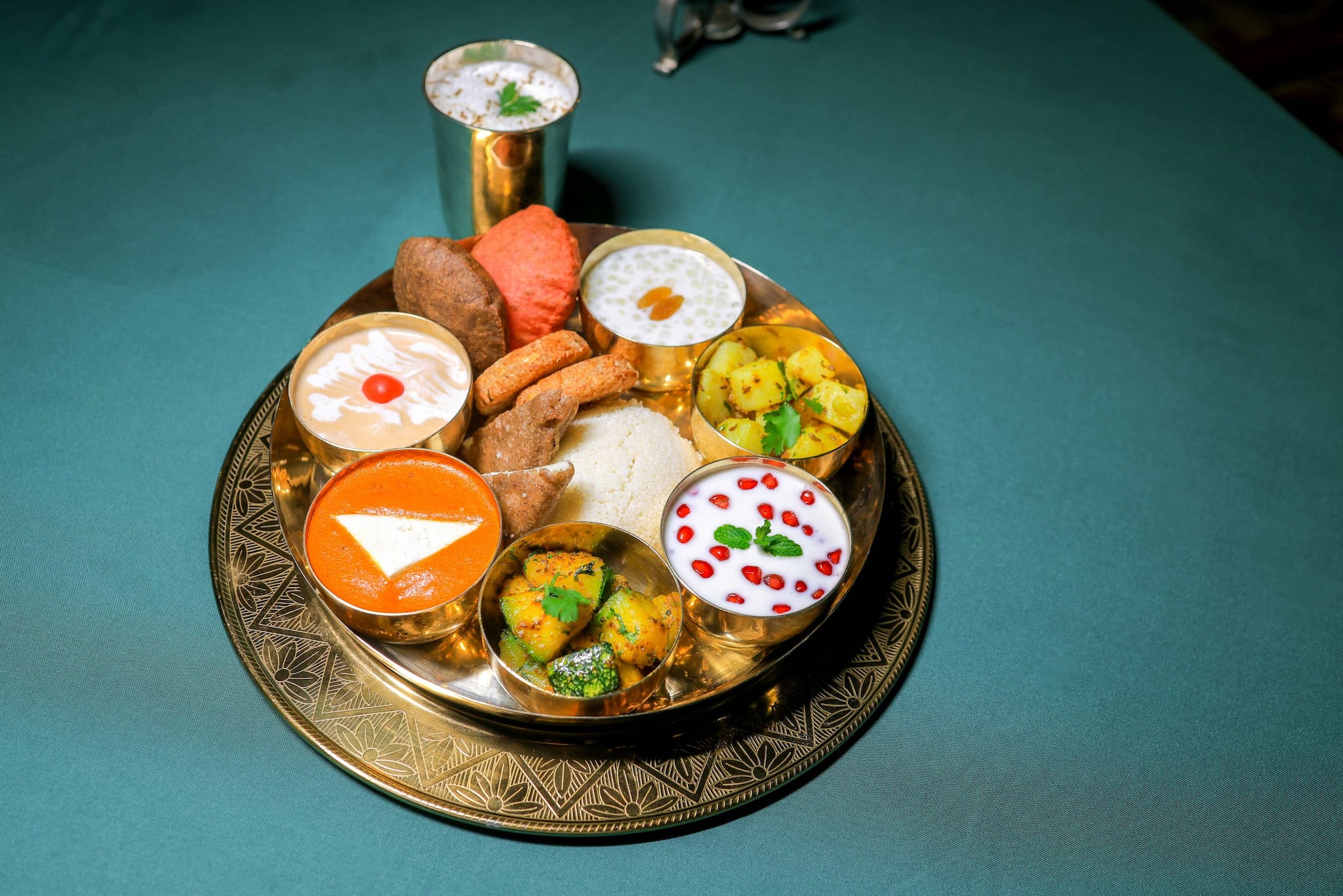Navratri 2025 Food Guide: Best Satvik Thalis, Vrat Menus And Festive ...