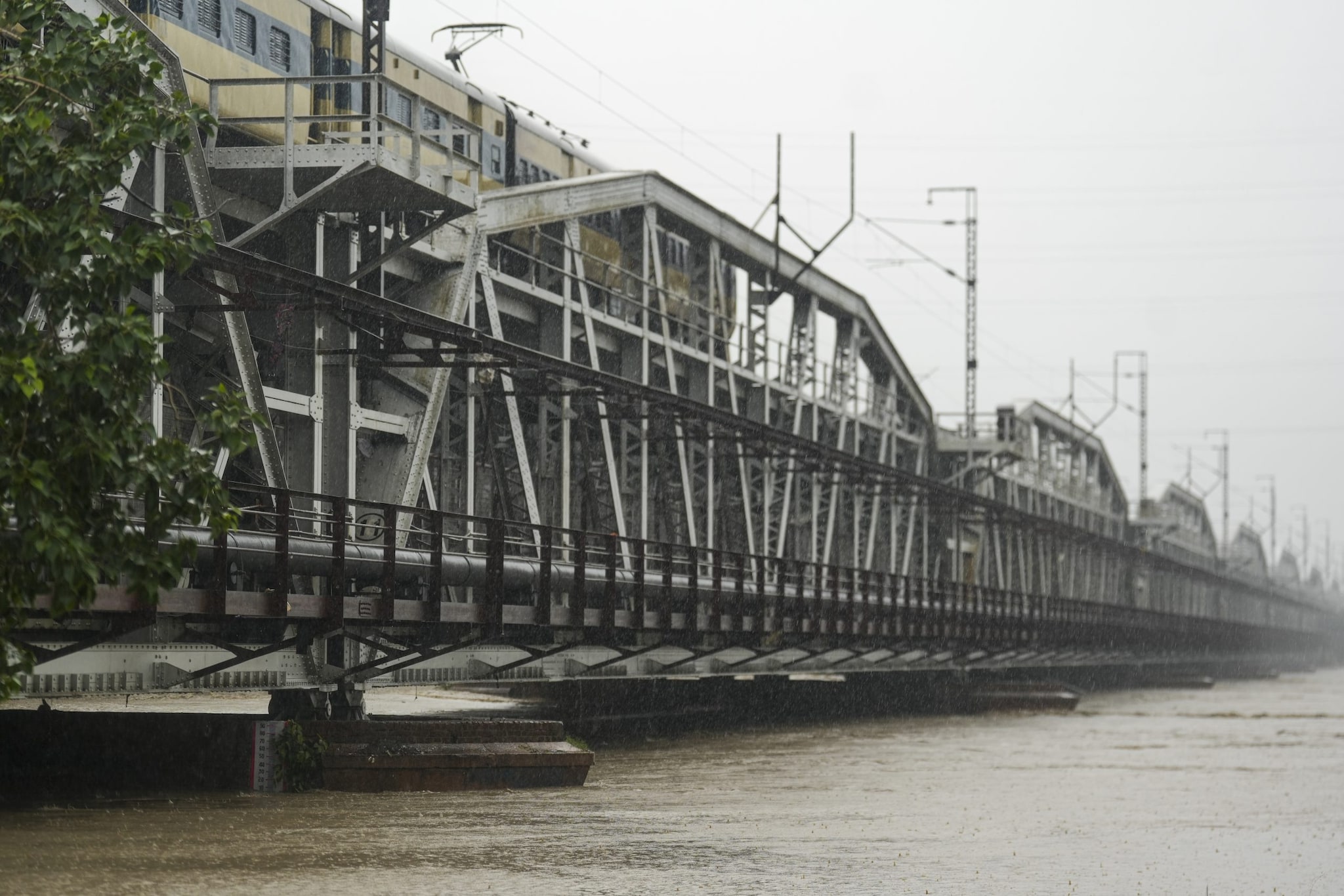 Yamuna Flooding Submerges Homes, Forces Evacuations As Heavy Rain ...