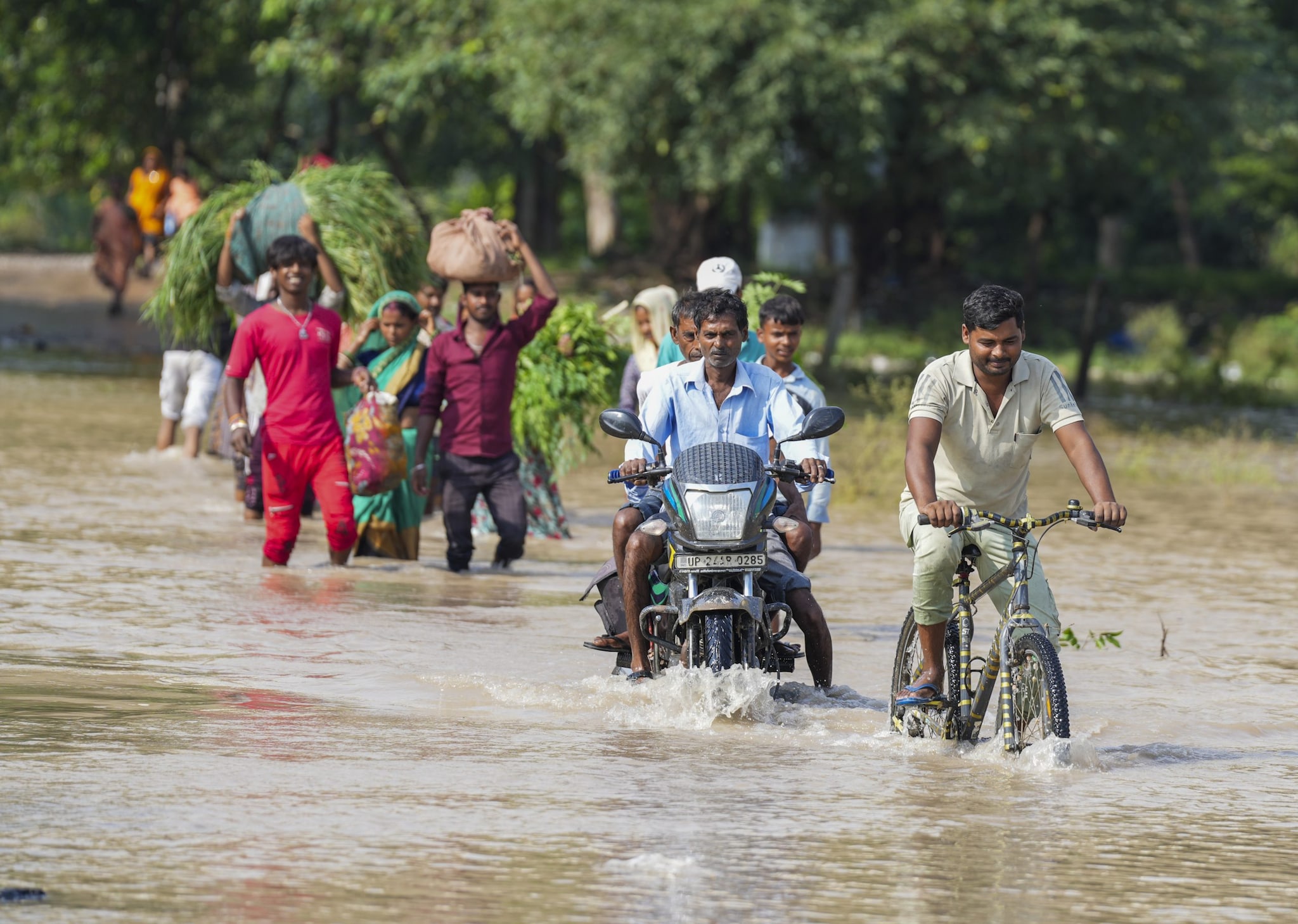 Yamuna Flooding Submerges Homes, Forces Evacuations As Heavy Rain ...