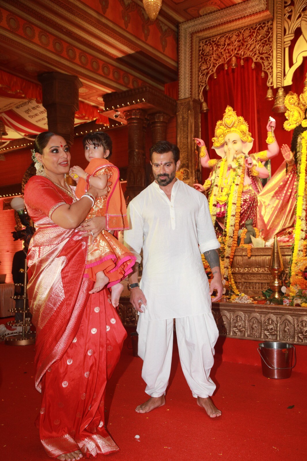 Maha Ashtami 2025: Kajol, Bipasha Basu, Rani Mukerji, Twinkle Khanna Stun In Beautiful Sarees