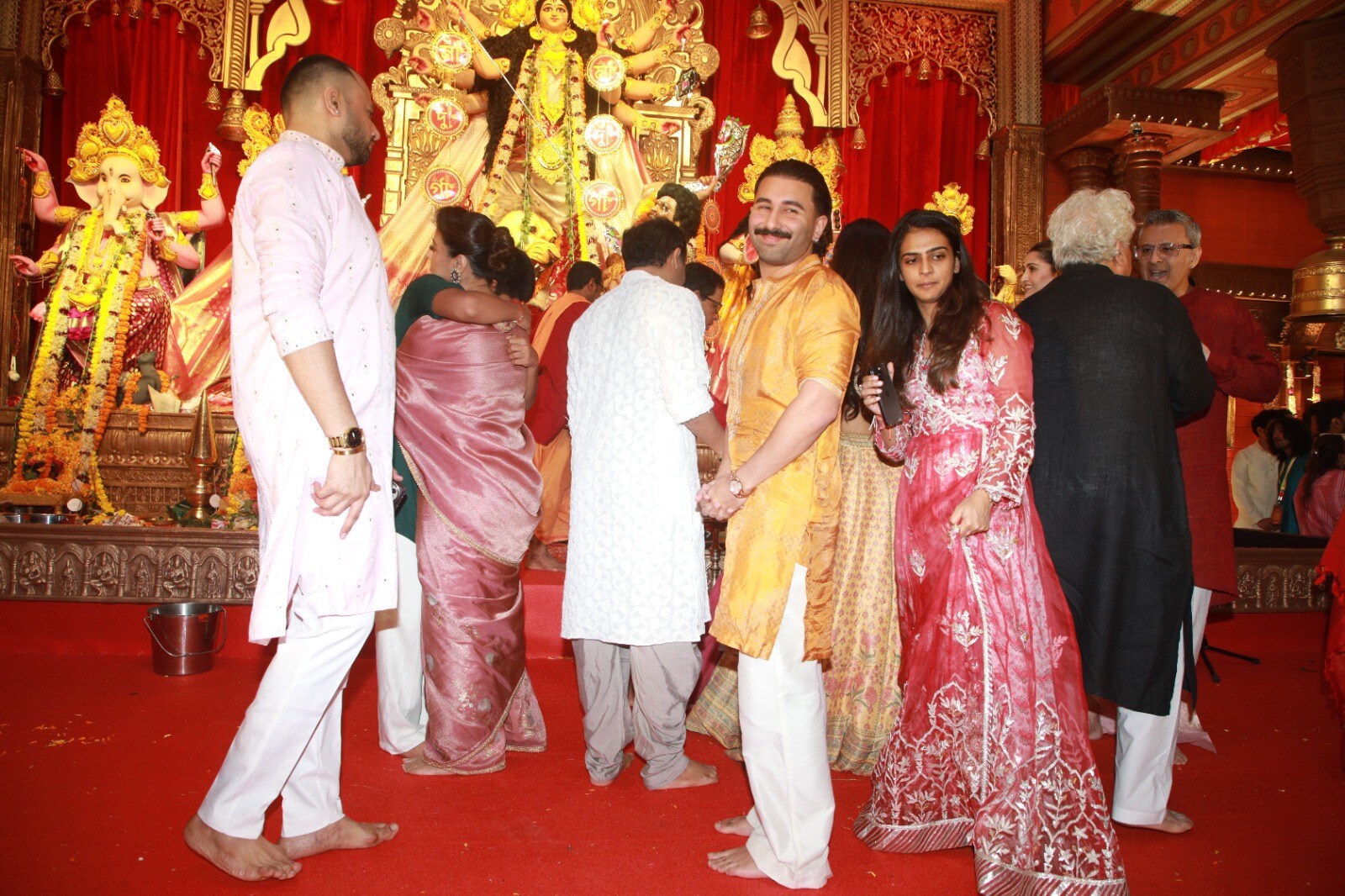 Maha Ashtami 2025: Kajol, Bipasha Basu, Rani Mukerji, Twinkle Khanna ...