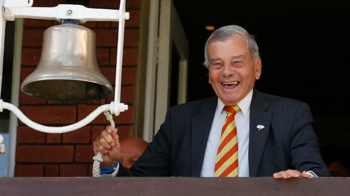 Legendary Cricket Umpire Dickie Bird Dies At 92 | Cricket News - News18