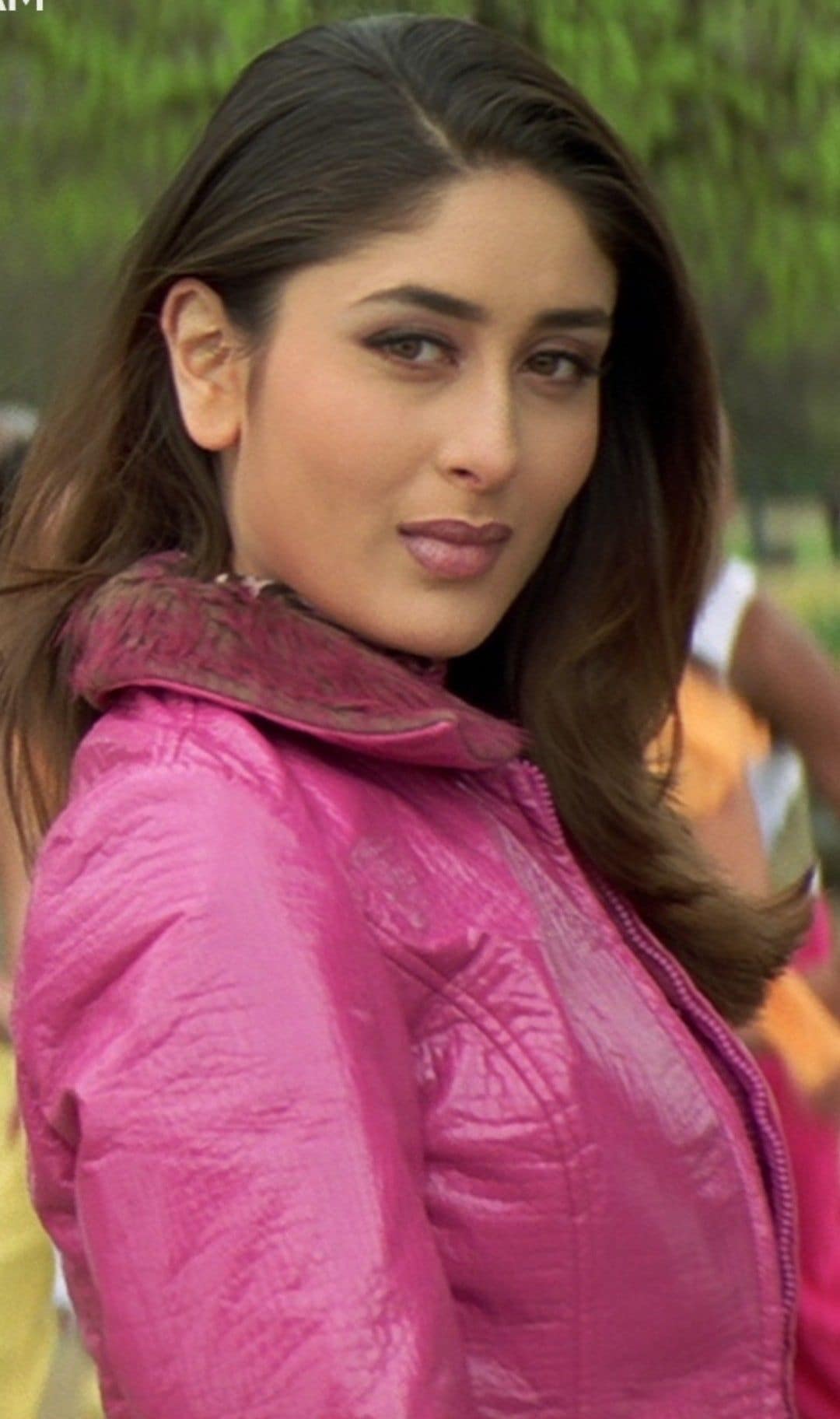 5 Iconic Fashion Trends Kareena Kapoor Khan Introduced Through Her Films