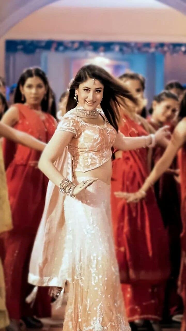 5 Iconic Fashion Trends Kareena Kapoor Khan Introduced Through Her Films