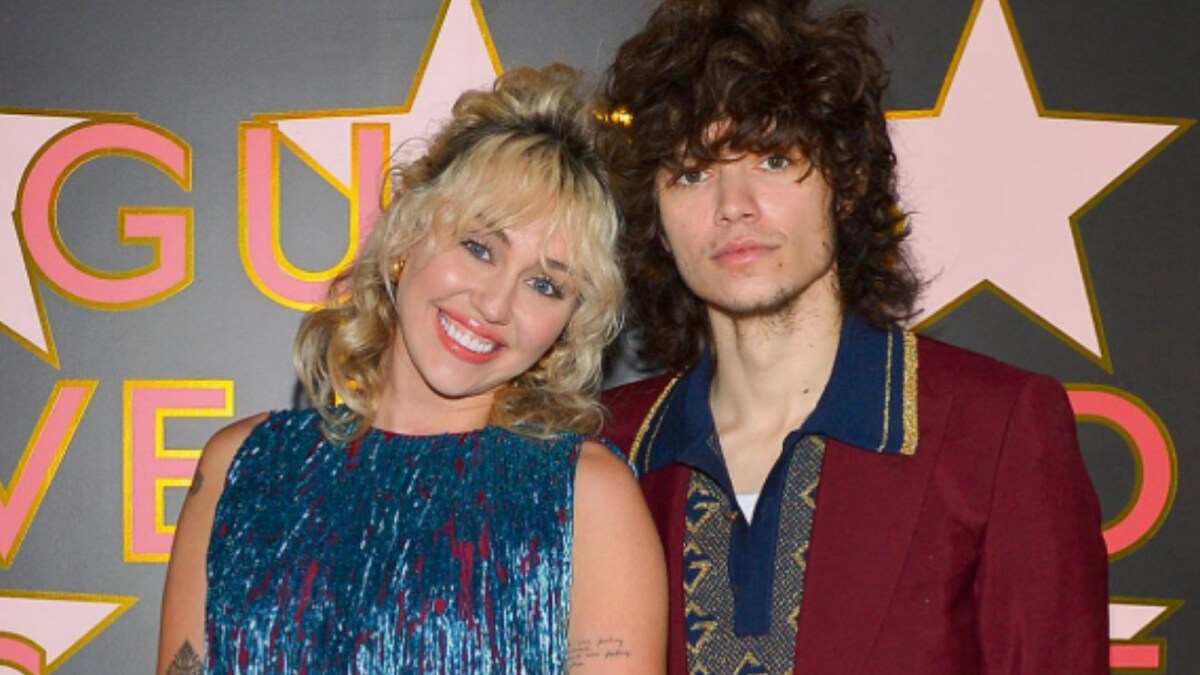 Miley Cyrus Jokes Mom Tish Always Supported ‘The Wrong Guy’ In Her Love ...