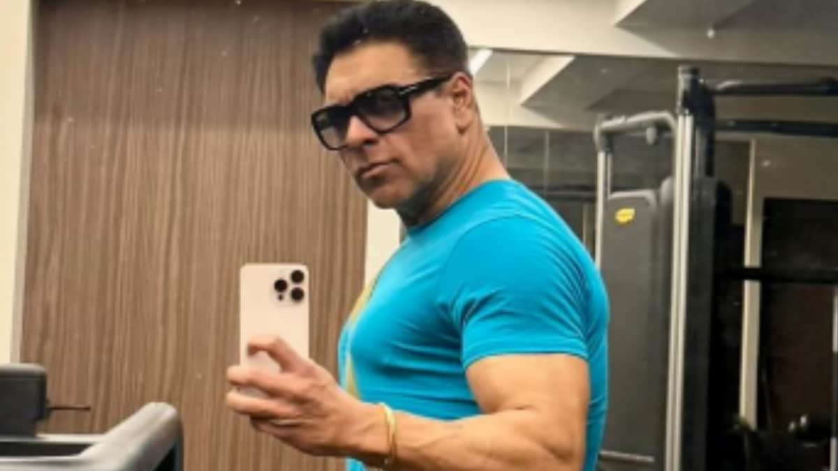 Ram Kapoor Uses iPhone Air To Poke Fun At ‘Mr Ozempic’ Trolls And It’s Hilarious | Bollywood ...