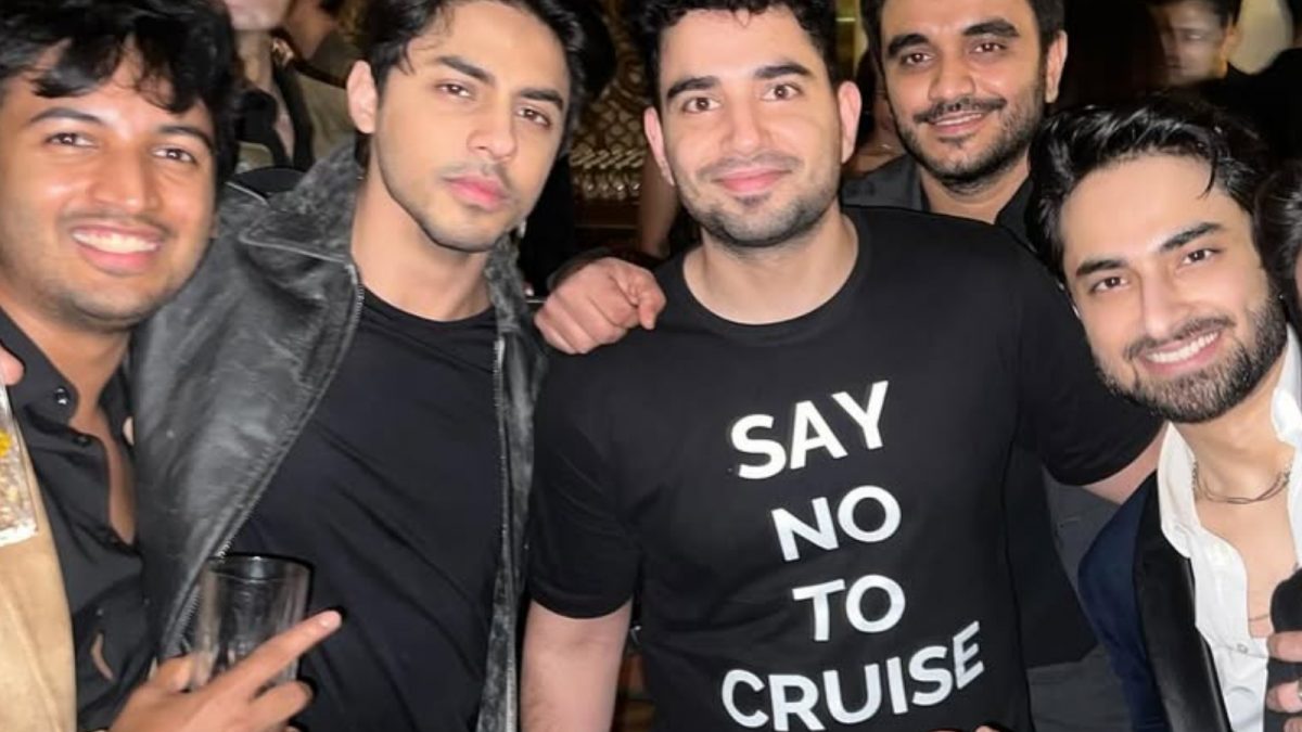 Suhana Khan REACTS To Samay Raina's 'Cruise' T-Shirt As He Poses With Aryan Khan In Unseen Photo ...