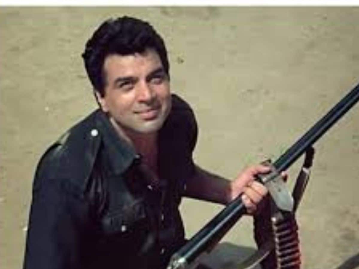 When Dharmendra Entered A Superstar’s Bedroom Without Permission — An ...