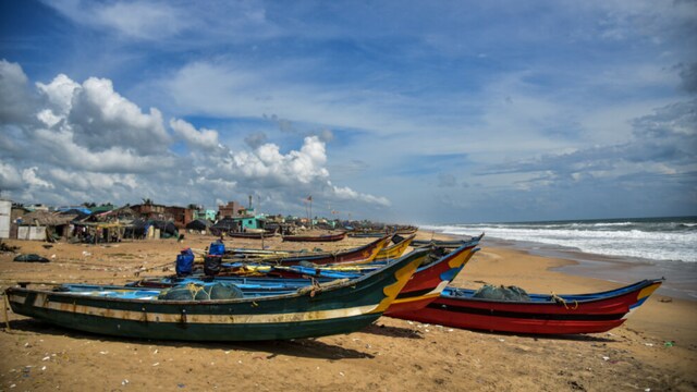 Cyclone Montha Highlights: Cyclonic Storm's Landfall Begins, East Coast ...