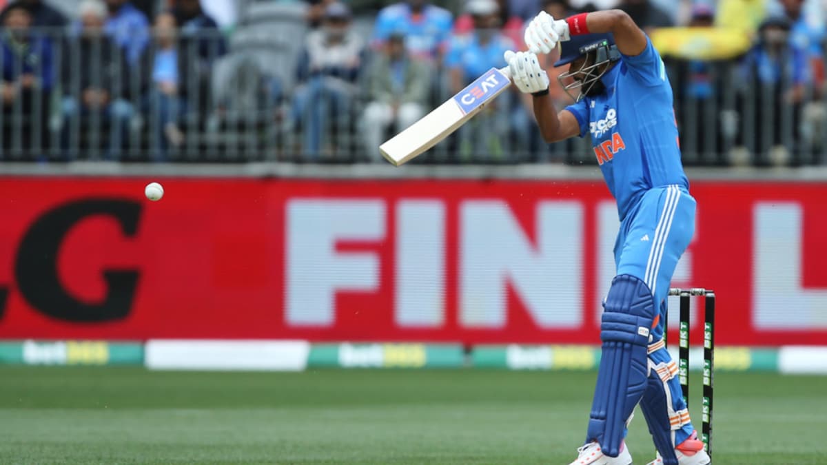 Shreyas Iyer Is Josh Hazlewood's Bunny? Stats Prove India Vice-Captain ...