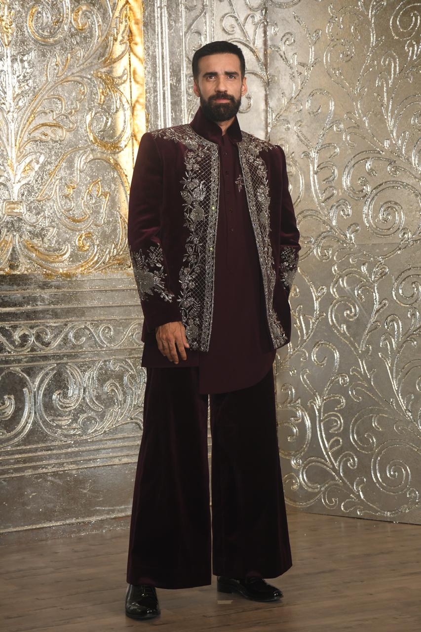 Diwali 2025: Celeb-Inspired Men’s Ethnic Outfits To Rock The Festival