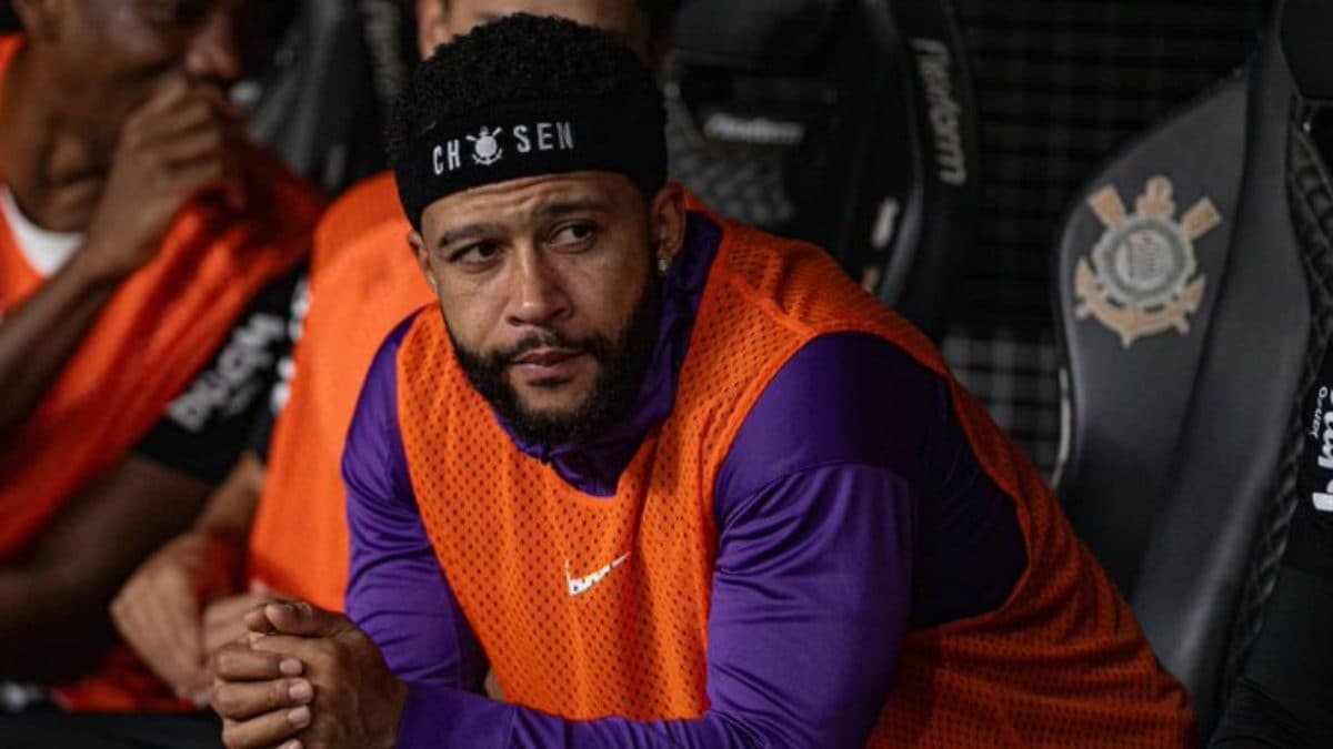 Lost Passport, Lost Flight: Memphis Depay’s Travel Drama Delays Dutch ...