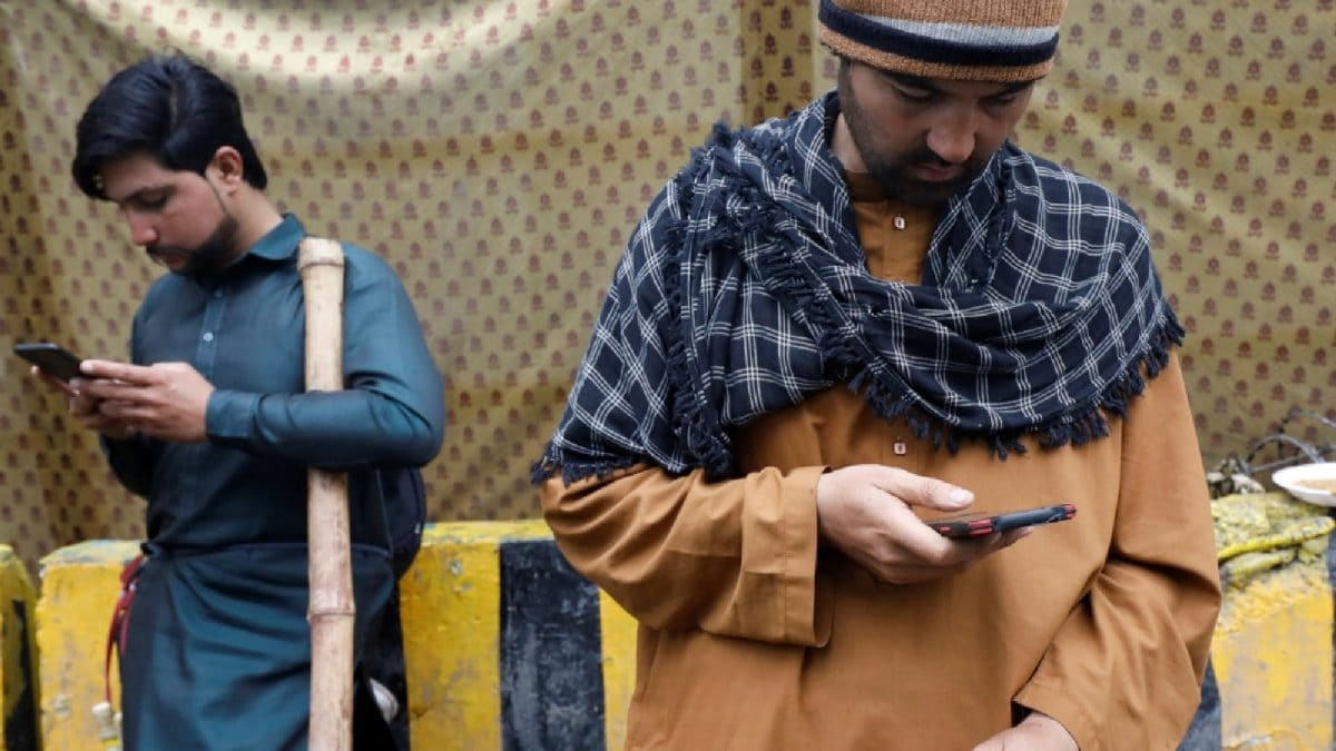 Pakistan Puts Islamabad, Punjab Province In Lockdown To Stop Hardline ...