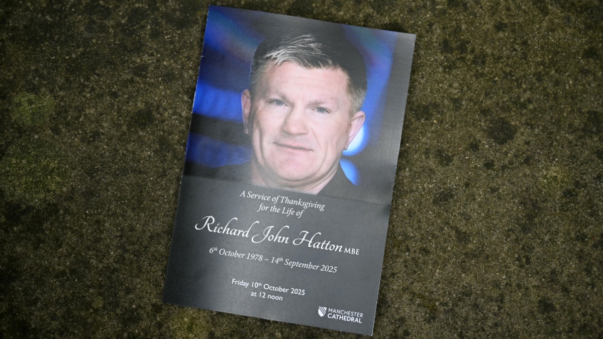 Manchester Mourns Ricky Hatton As Liam Gallagher, Tyson Fury Lead ...