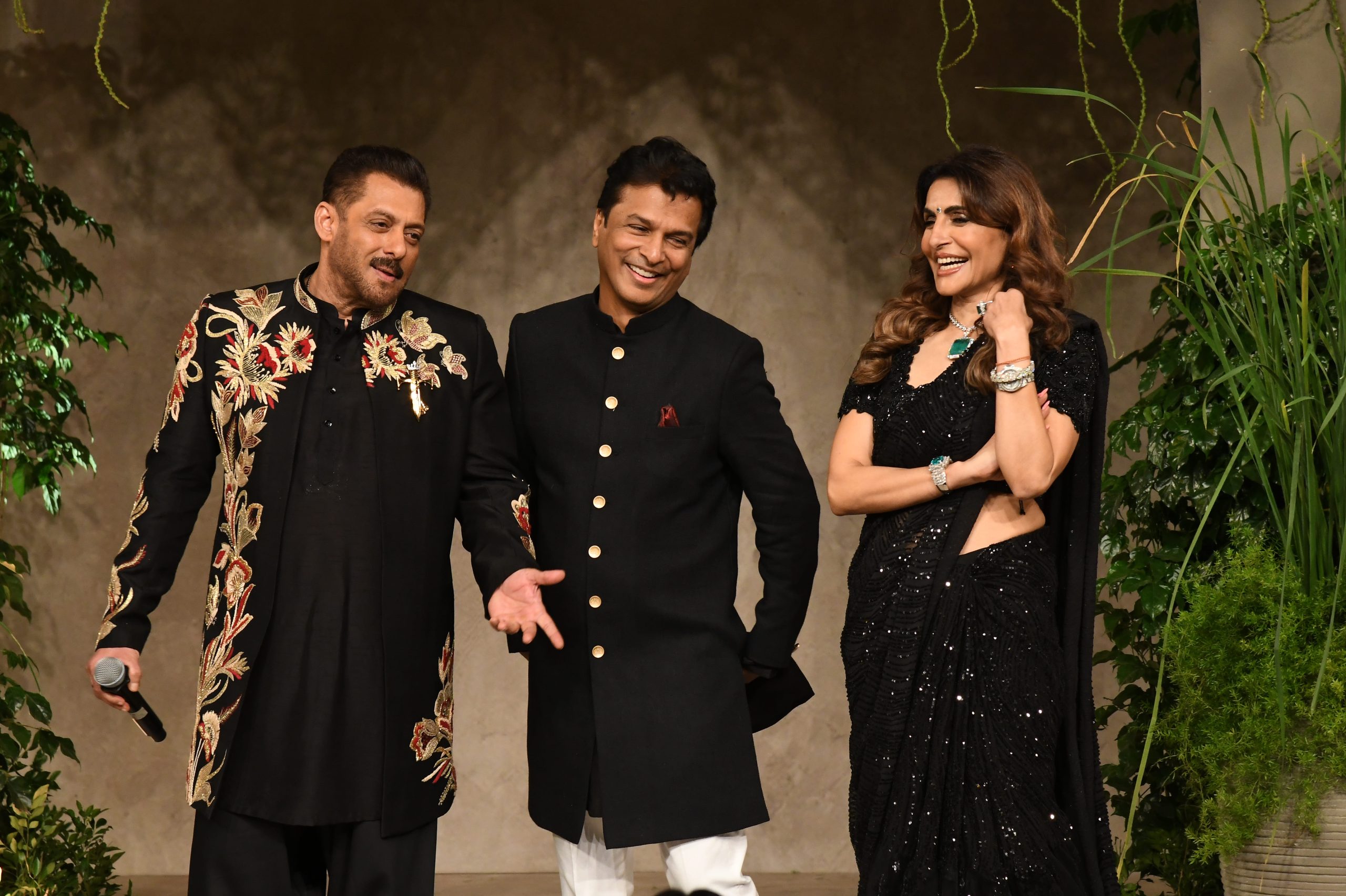 Salman Khan Walks The Ramp To Celebrate Vikram Phadnis' 35 Years In ...