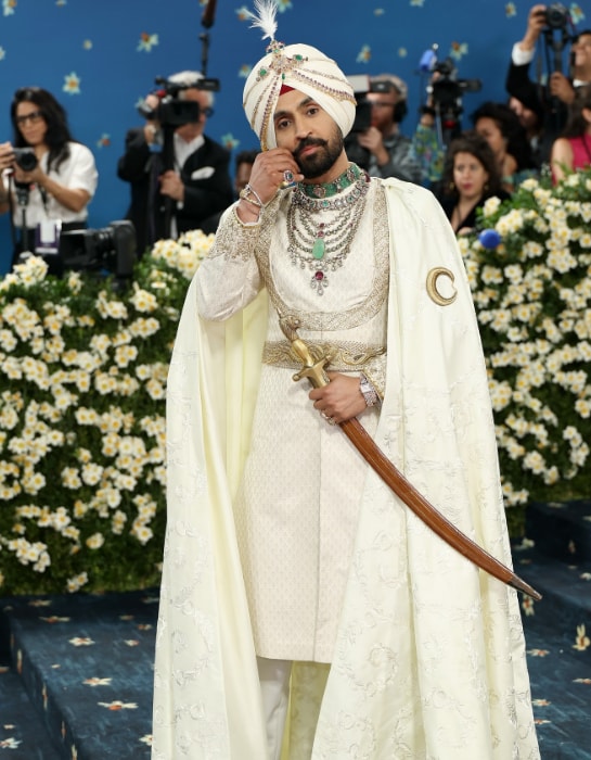 This World Famous Singer Helped Diljit Dosanjh Carry Kirpan To Met Gala ...