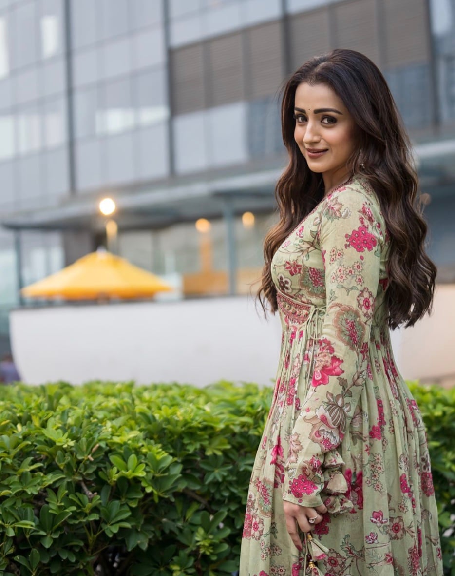 South Diva Trisha Krishnan Inspired Diwali Outfits For A Glam Festive Look