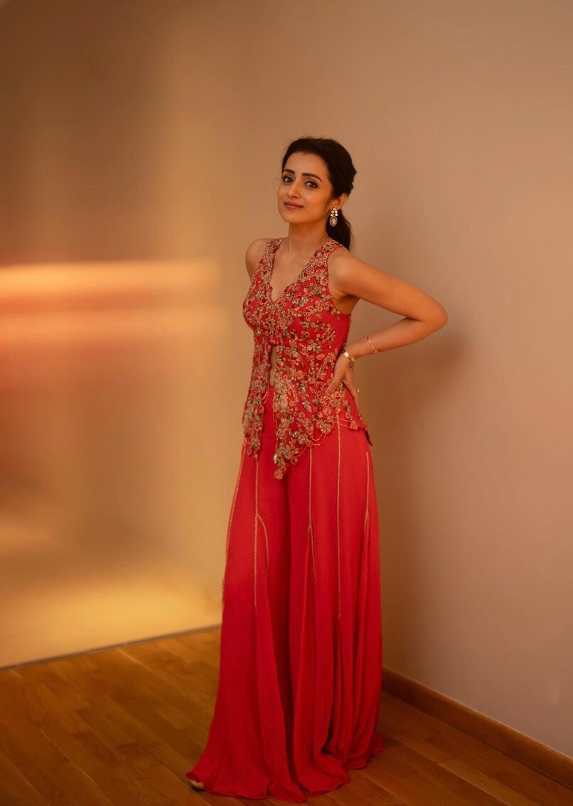South Diva Trisha Krishnan Inspired Diwali Outfits For A Glam Festive Look