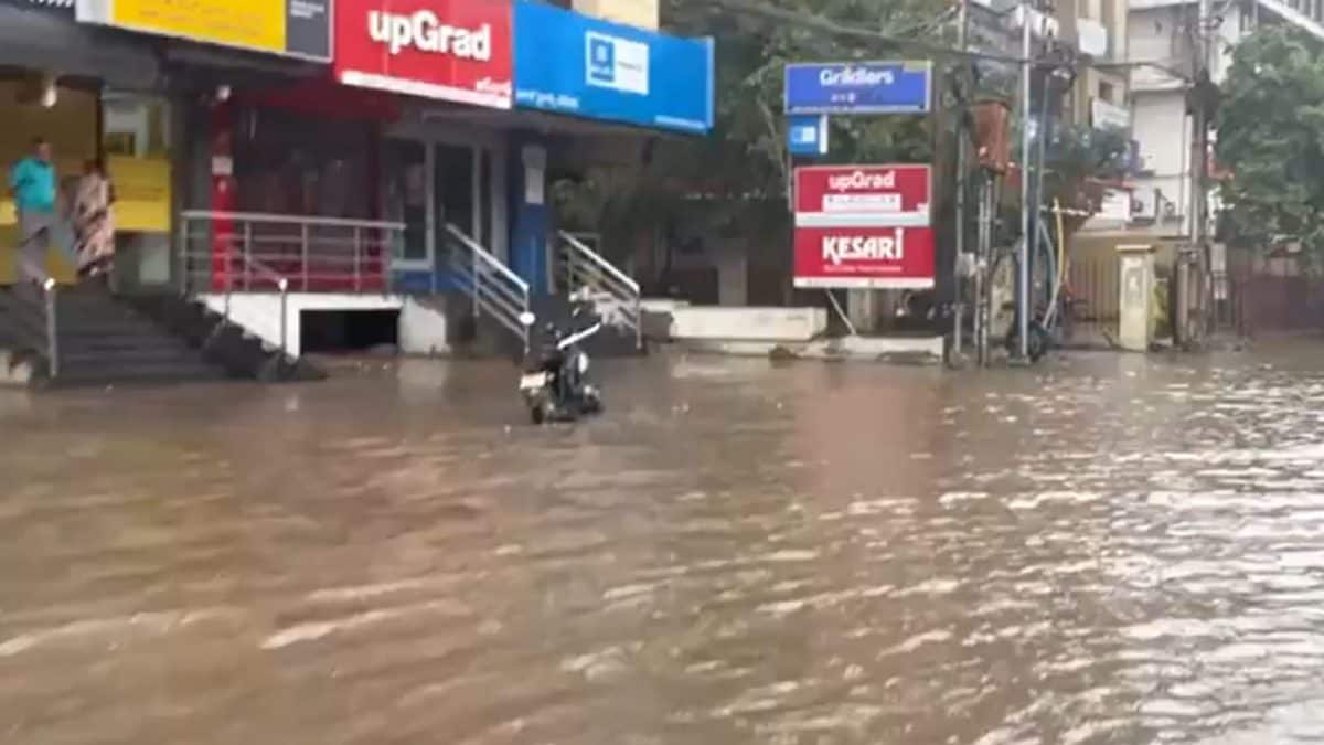 Heavy Rain Lashes Parts Of Hyderabad, Several Areas Waterlogged ...