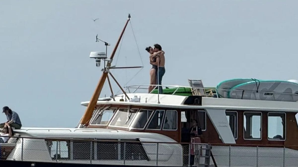 Bikini-Clad Katy Perry Locks Lips With Justin Trudeau — See Lovey-Dovey ...
