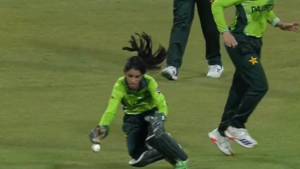Pakistan Slammed Online After Shocking Fielding Error Lets India Batter ...