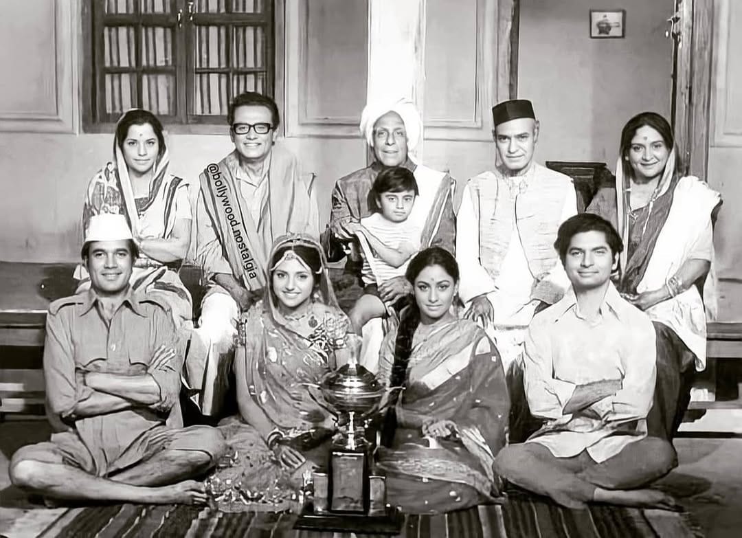 Asrani Remembered: Iconic Photos With Bollywood Legends Over the Years