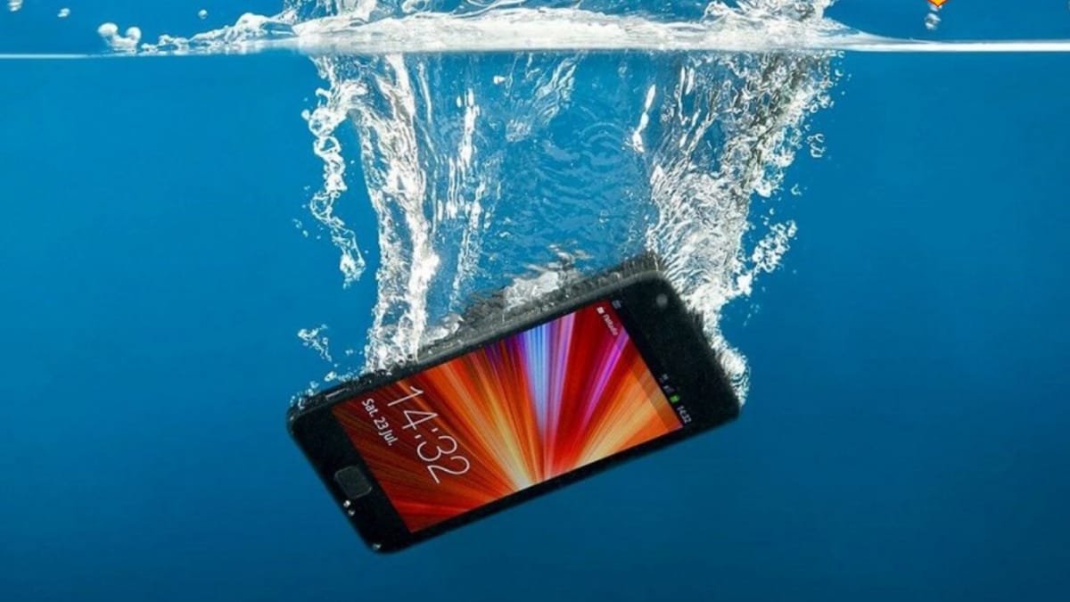 Dropped Your Smartphone In Water? Here Are 6 Easy Steps To Fix It At Home!