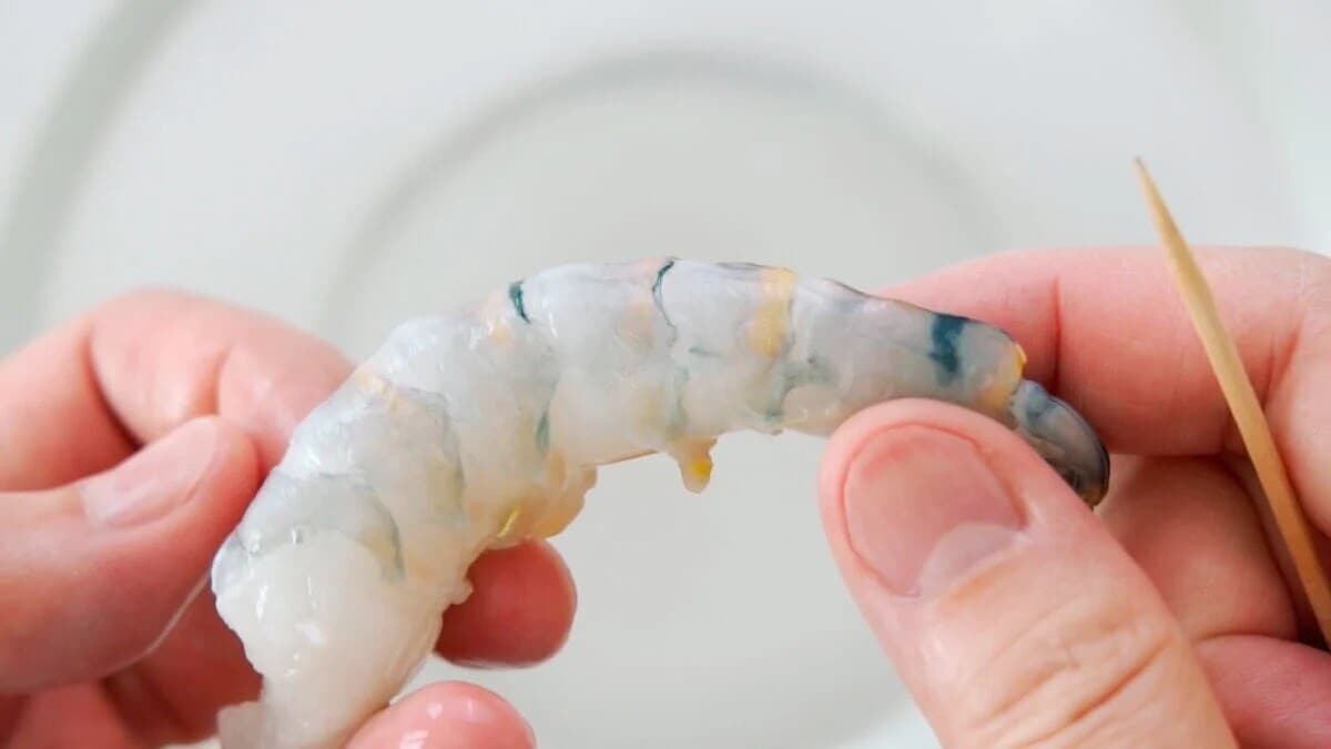 Do You Cook Shrimp Without Removing The Black Vein? Stop Making This ...