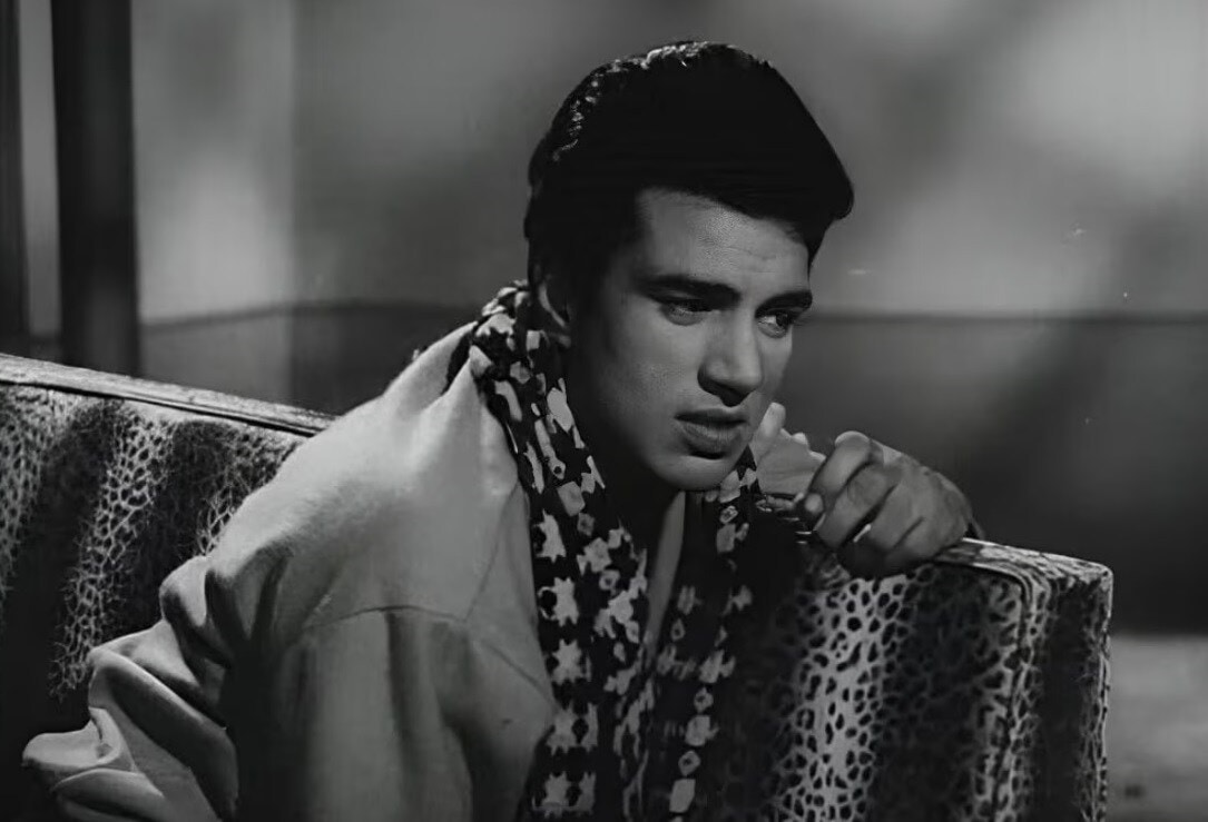 Dharmendra's First Salary: 3 Producers Signed Him But Paid Him Only ...