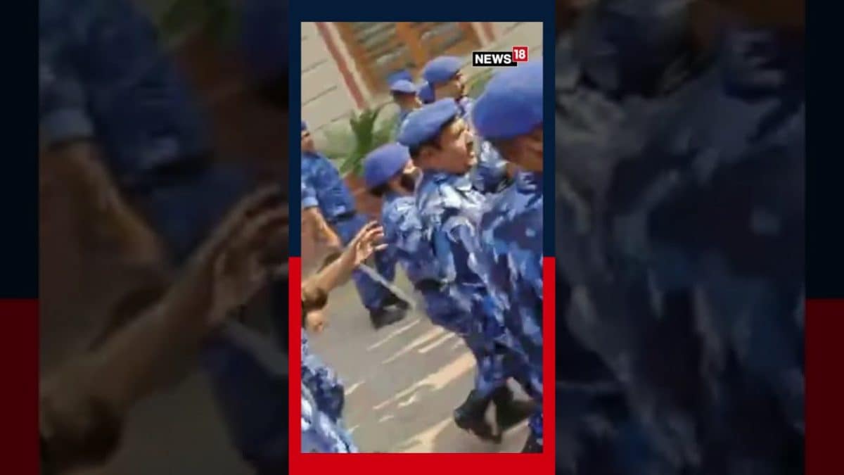 Delhi Blast Case: Key Accused Amir Rashid Ali Taken Out of Court After ...