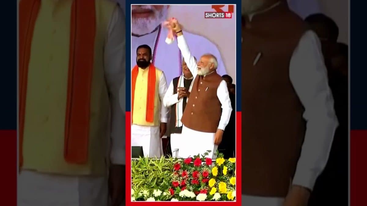 PM Modi’s Signature ‘Gamcha’ Wave Marks Nitish Kumar’s 10th Oath-Taking ...