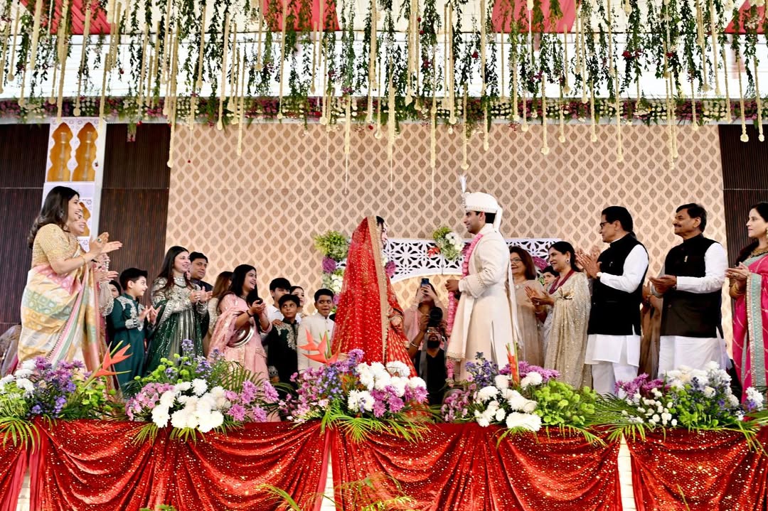 Akhilesh Yadav’s Cousin Aryan Yadav Marries Ladakhi Bride In Grand ...