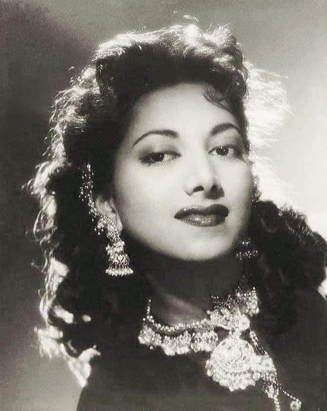 Dharmendra’s First Love Wasn’t Hema Malini, He Watched This Actress ...