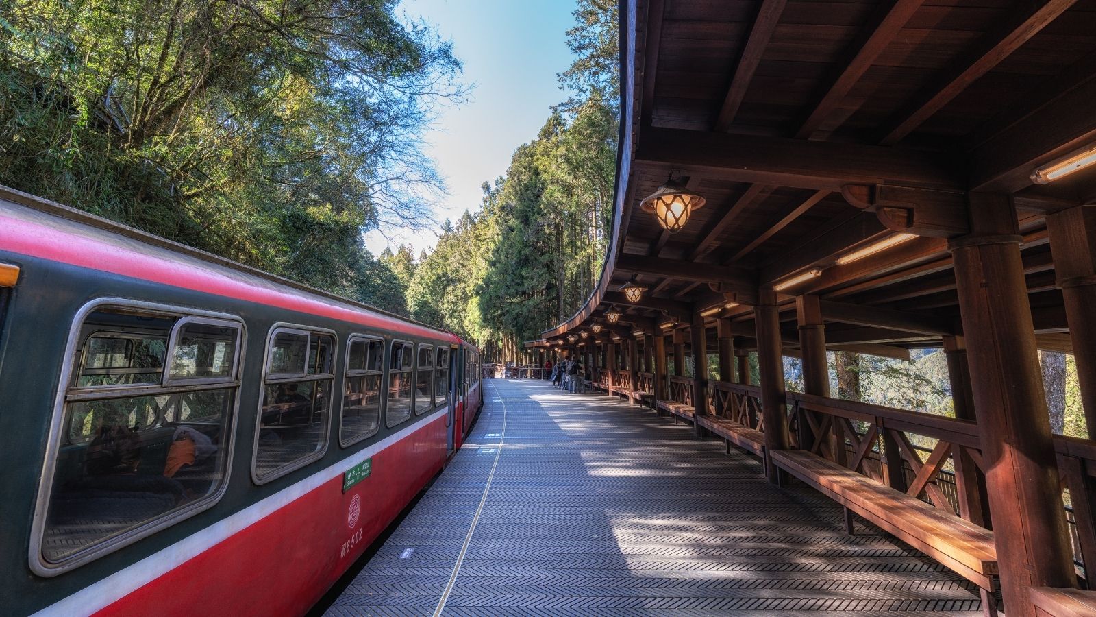 DYK You Can Cross Multiple Climate Zones With These 7 Train Journeys