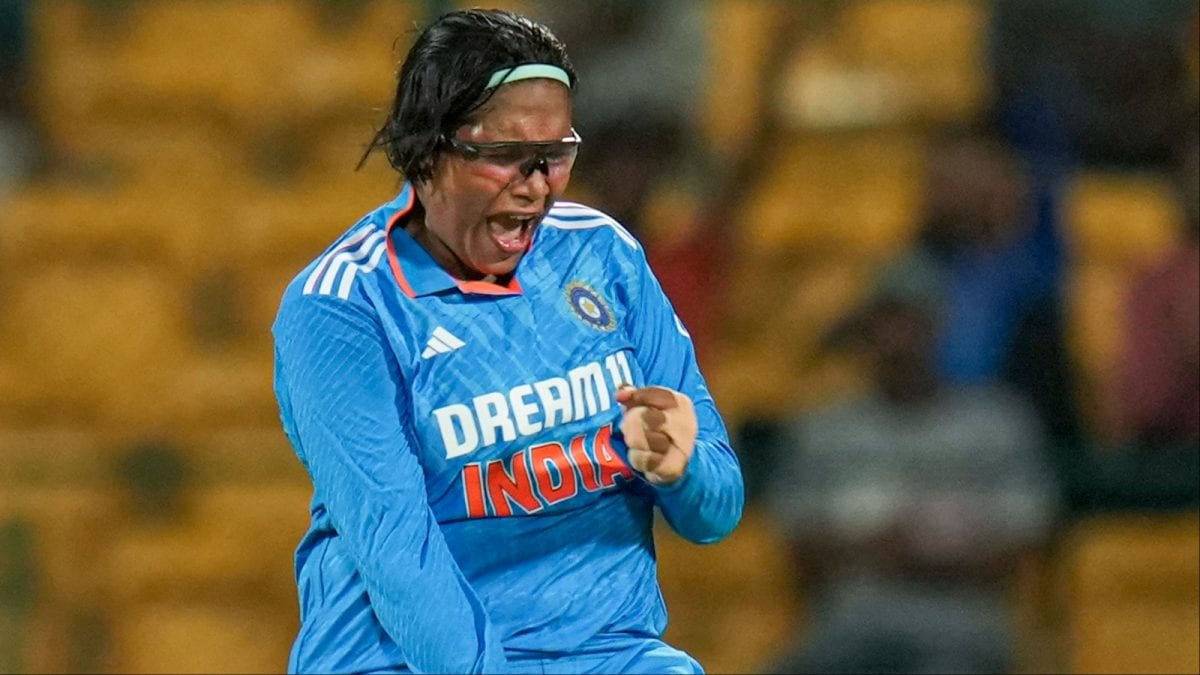 Asha Sobhana Hits The Pay Dirt As UP Warriorz Splash Rs 1.10 Crore To ...