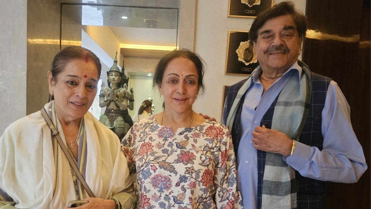 Shatrughan Sinha Meets Hema Malini, Takes Update On ‘Elder Brother ...