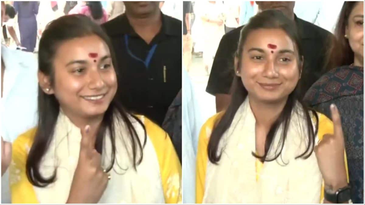 Bihar MP Shambhavi Chaudhary Flaunts Ink On Both Hands After Voting ...