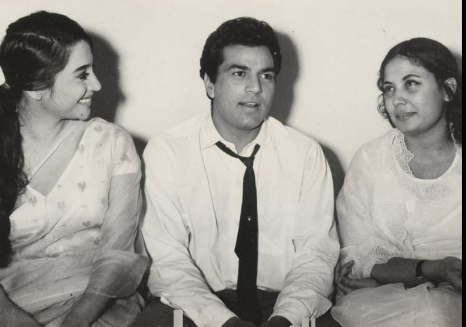 This Dharmendra Film Ruled Theatres For 50 Weeks, Made Him Overnight Star