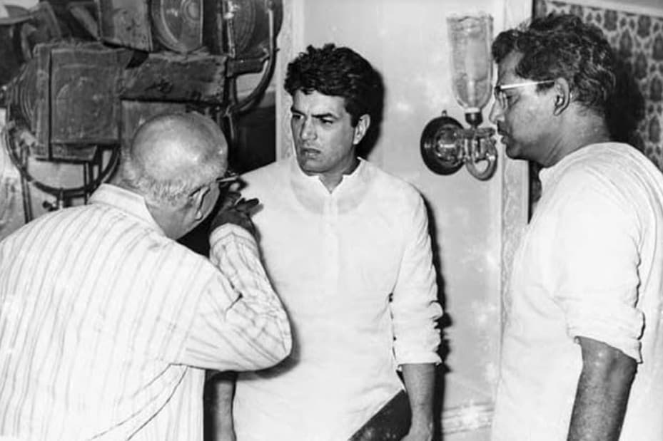 Dharmendra, The ‘He-Man’ Of Bollywood, Was Paid By Three Producers For ...